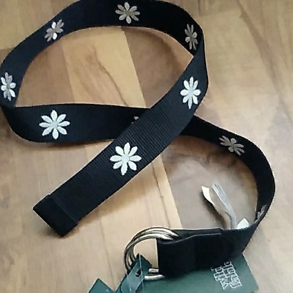 wild fable | Accessories | Wild Fable Womens Size S Black White Daisy ...